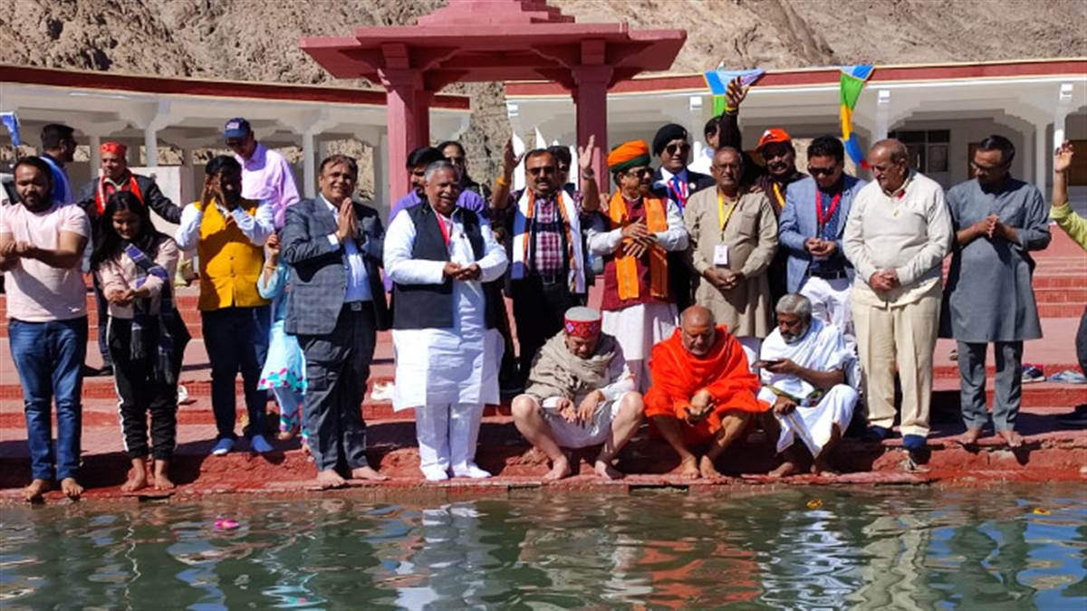 Ladakh : सिंधु घाट पर पूजा अर्चना के साथ सिंधु दर्शन यात्रा संपन्न ...