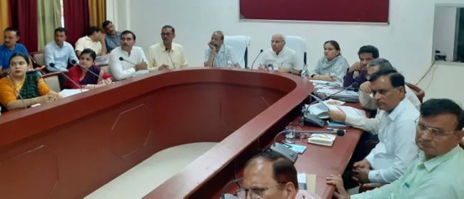 अधिकारी धरातल पर काम करें न कि कागजों में : चेयरमैन