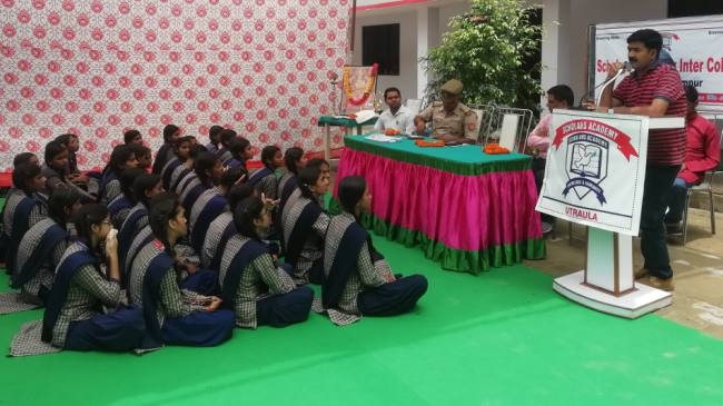 छात्राओं को बताए आत्मरक्षा के गुर