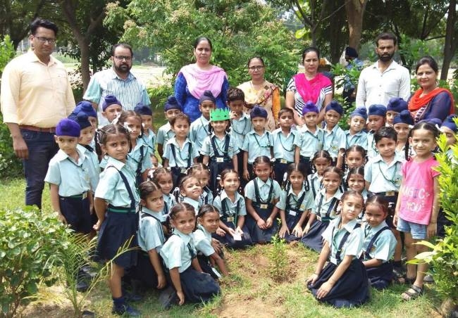 शहीद किसी परिवार या जिले का नहीं पूरे देश का हीरो