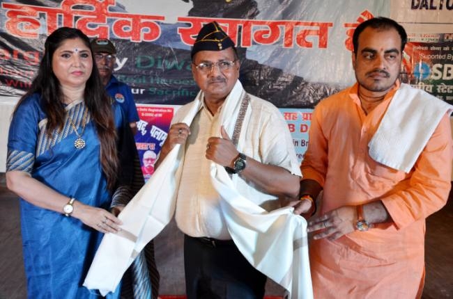 भारतीय सेना के जज्बे को सलाम, अनुकरणीय है सैनिकों का अनुशासन : उपायुक्त