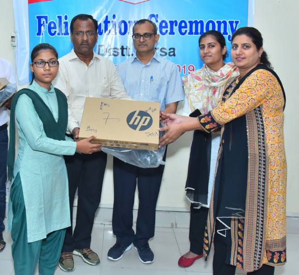 दसवीं में 90 फीसद से अधिक अंक लेने वाले छात्र लैपटॉप से करेंगे पढ़ाई