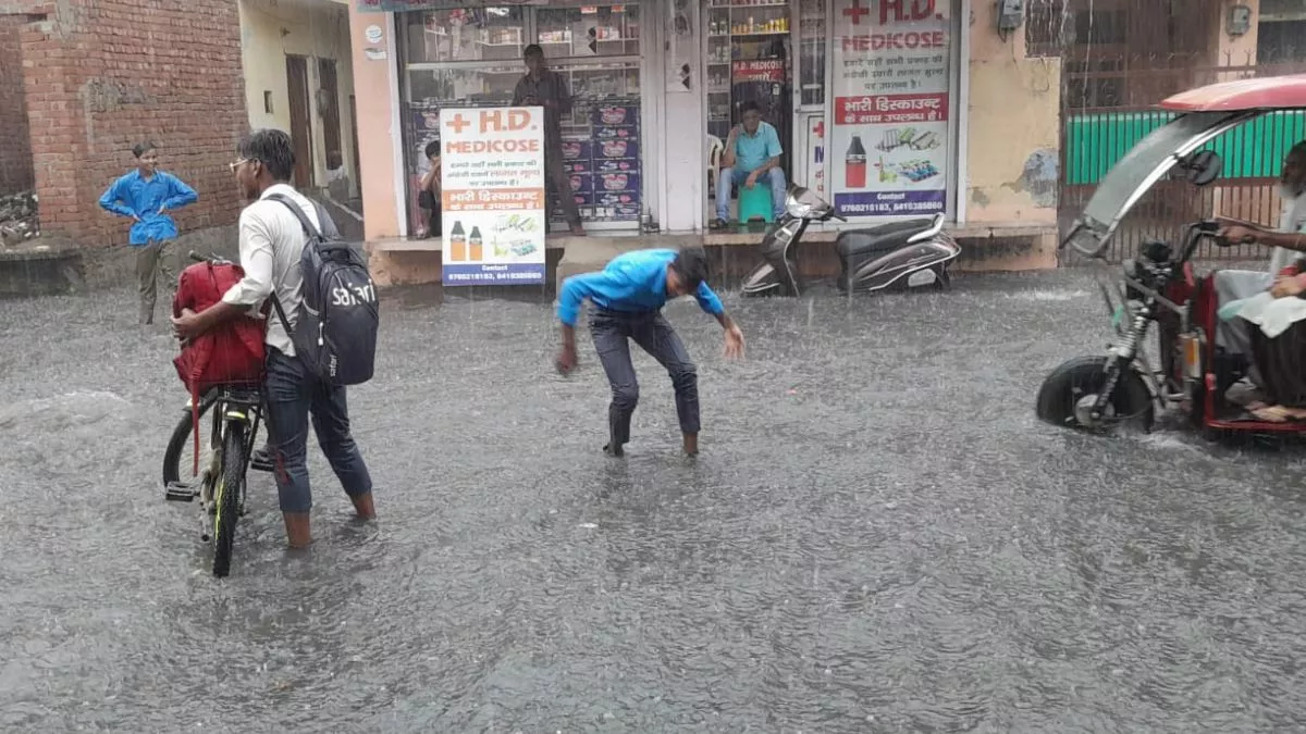Weather Update: अलीगढ़ में मानसून की जोरदार बारिश, पानी पानी हुआ शहर ...
