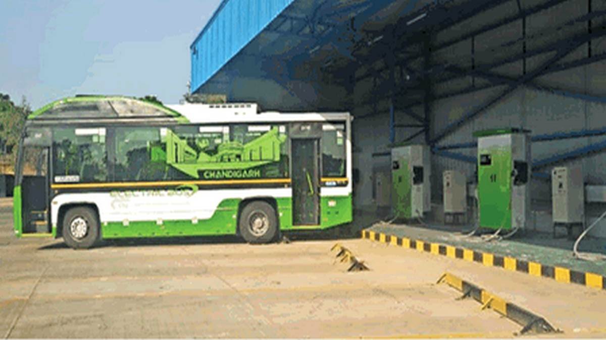 चंडीगढ़ियों को भायी इलेक्ट्रिक बसें, पर CTU के लिए आमदनी अठन्नी खर्चा ...