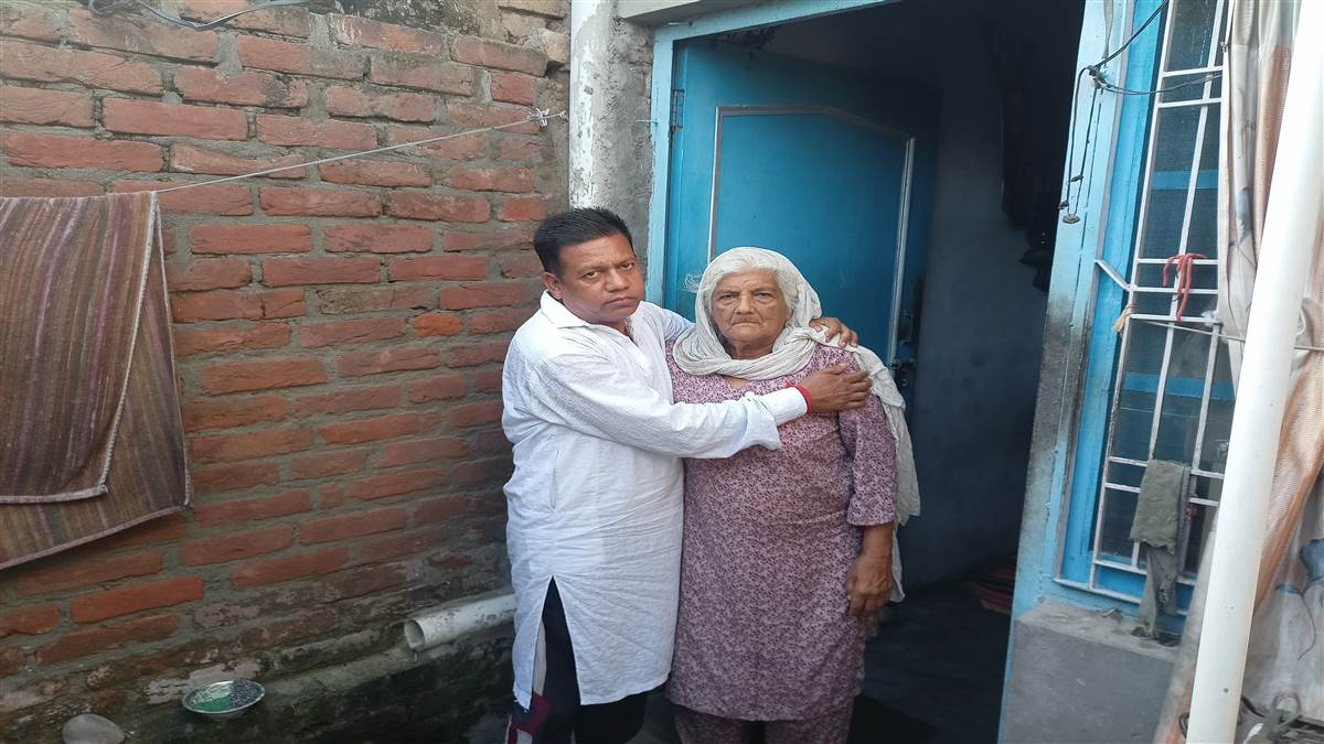 Jammu Kashmir : 12 साल बाद पाकिस्तान से रिहा होकर आए शंभूनाथ ने सुनाई ...