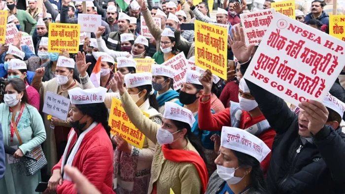 NPS vs UPS: नई पेंशन स्कीम पर फूटा कर्मचारियों का गुस्सा, बोले- नहीं ...