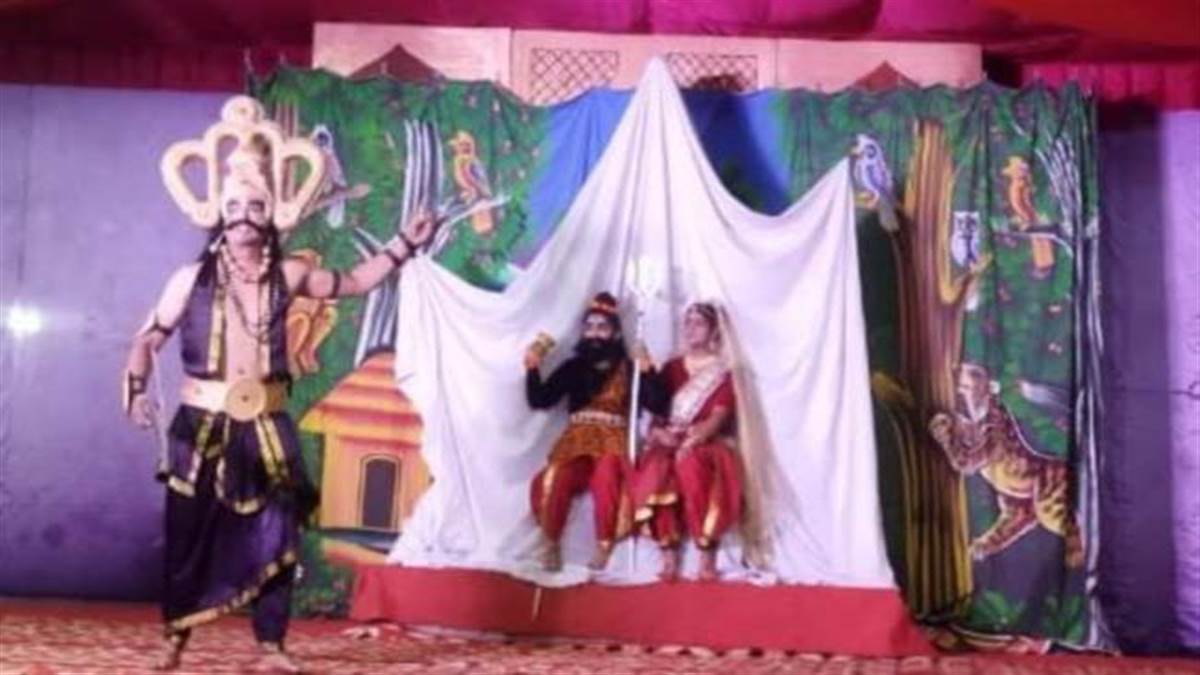 Ramlila Festival 2022: रावण आयुर्वेदिक डाक्टर तो हनुमान भारतीय रेलवे ...