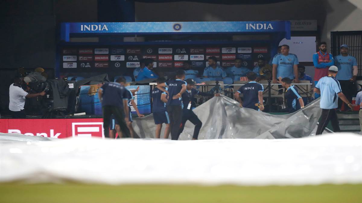 IND vs AUS 3rd ODI: बारिश करेगी तीसरे वनडे मैच का मजा किरकिरा? जानें ... IND vs AUS 3rd ODI: बारिश करेगी तीसरे वनडे मैच का मजा किरकिरा? जानें ...