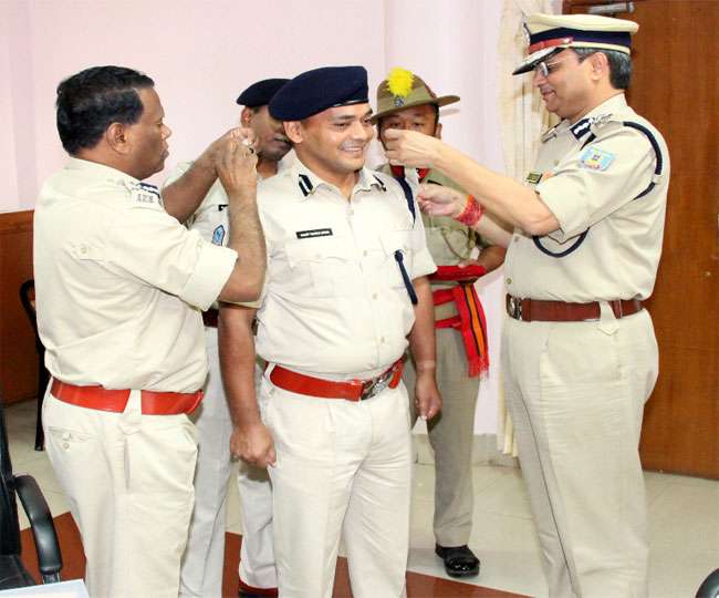 2002 बैच के IPS साकेत सिंह बने आइजी DGP केएन चौबे ने पहनाया बैच Ranchi ...