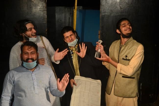 रचनाधर्मियों के संघर्ष की कहानी बयां करता है नाटक 'दो कलाकार ...