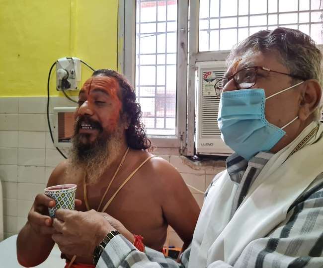 अयोध्या : परमहंसदास को मिला गृह मंत्री के सहायक का आश्वासन, विधायक ने ...