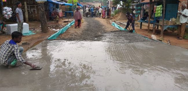 विरोध के बाद भी घटिया स्तर से बन रही कोकचो-सिलपुंजी जाने वाली सड़क ...