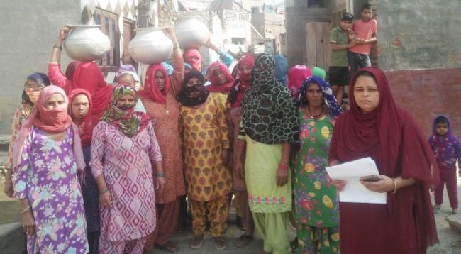 नगूरां में पेयजल किल्लत, महिलाओं ने जताया रोष - Scheduled caste women ...