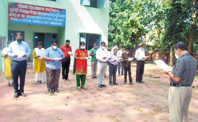 विजिलेंस कर्मियों ने ली सरकारी तंत्र में भ्रष्टाचार को मिटाने की शपथ ...