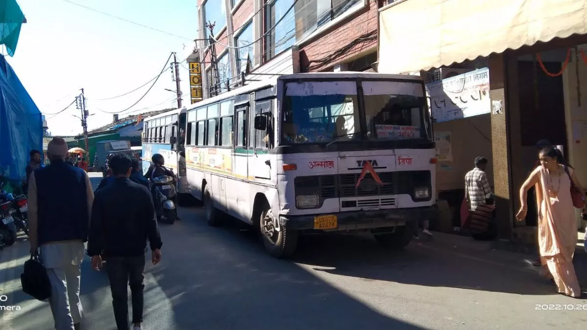 Almora News: दिवाली बाद कार्यस्थल को लौटने लगे लोग, रोडवेज ने अल्मोड़ा से दिल्ली के लिए लगाई एक ...