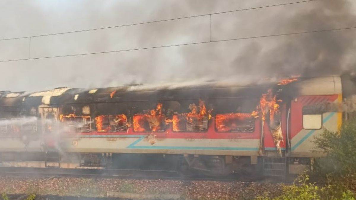 Fire In Patalkot Express: आग लगने की जांच शुरू, उत्तर मध्य रेलवे ...