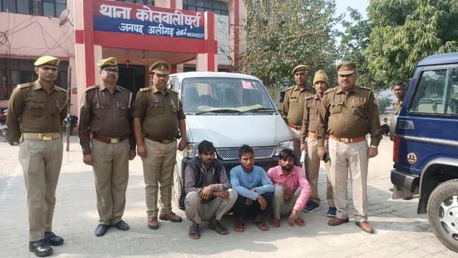 चालक की हत्‍याकांड का अलीगढ़ पुलिस ने किया पर्दाफाश, तीन गिरफ्तार, ईको ...