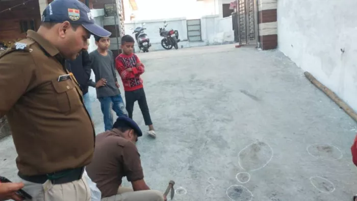 Crime News: विकासनगर के डुमेट में दिनदहाड़े हत्याकांड में फॉरेंसिक टीम ...