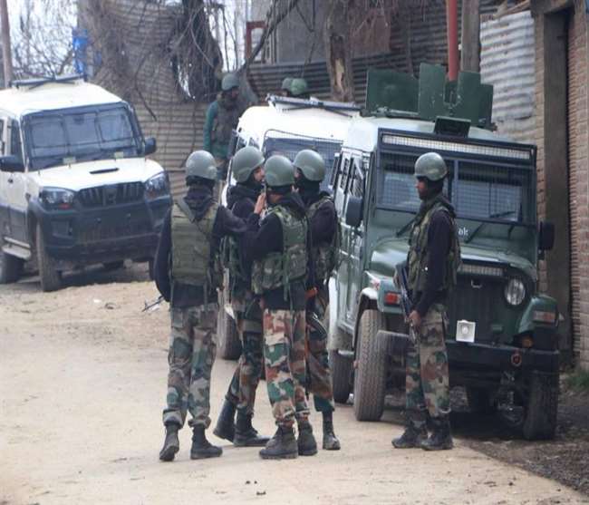 Shopian Encounter: शोपियां मुठभेड़ में अद-बदर के दो स्थानीय आतंकी ढेर ...