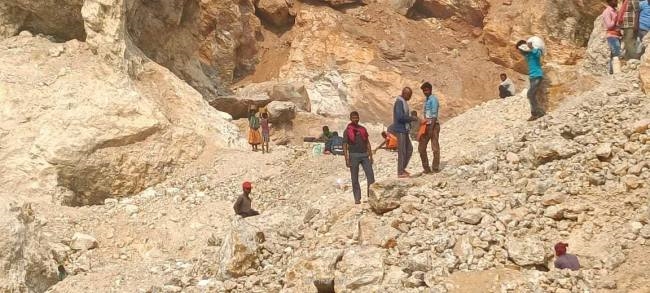 भानेखाप अभ्रक माइंस पर अवैध खनन जारी - Illegal mining continues at ...