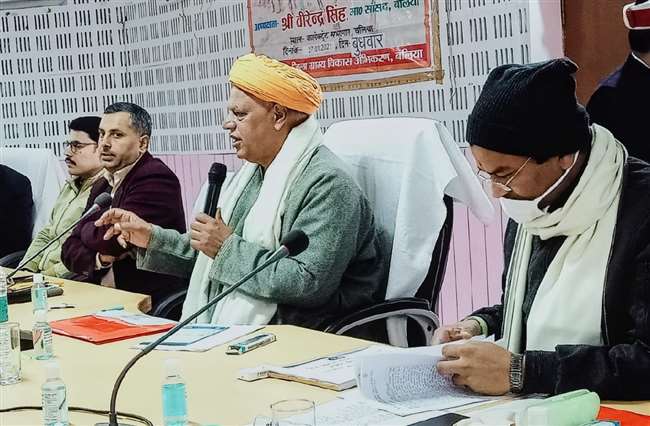 यूपी: बलिया में राज्यमंत्री के सामने विवाद करने लगे भाजपा सांसद और ...