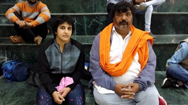 सहेली मुकेश के कहने पर पहलवान निक्की अखाड़े में उतरी, इंटरनेशनल स्तर पर ...