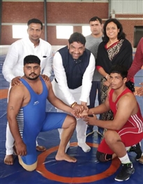 जिला स्तरीय अखाड़ा प्रतियोगिता का आगाज - District level kushti ...