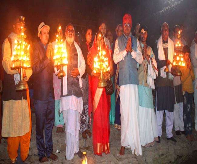 West Champaran : माघ मास की पूर्णिमा का है खास महत्व, महाआरती में शामिल ...