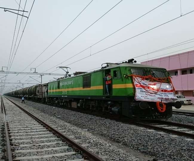 Indian Railway News: डीएफसी ट्रैक पर अब दौड़ेगी मालगाड़ी, कौशांबी से ...