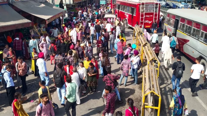 Bathinda News: वेतन न मिलने के विरोध में पीआरटीसी कर्मचारियों ने बस ...