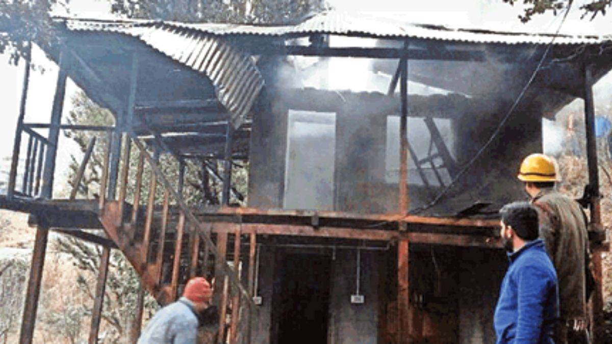Kullu News: शुरू और छलाल में जले दो मकान, दोनों घरों के जलने से करीब 13 ...