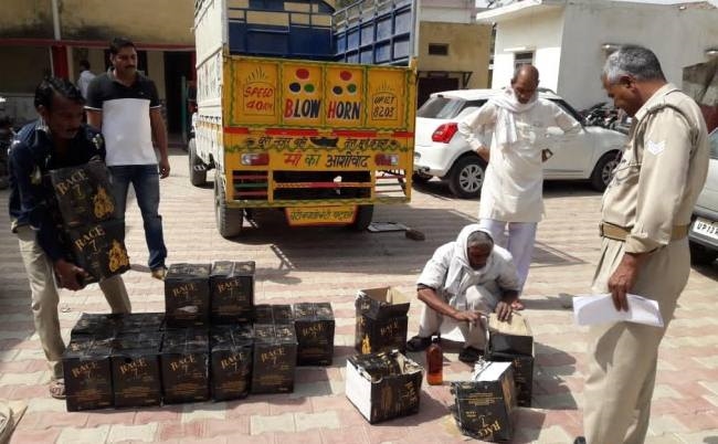 ओवररेट की शिकायत पर शराब की दुकान पर छापा - over rate problem in wine ...