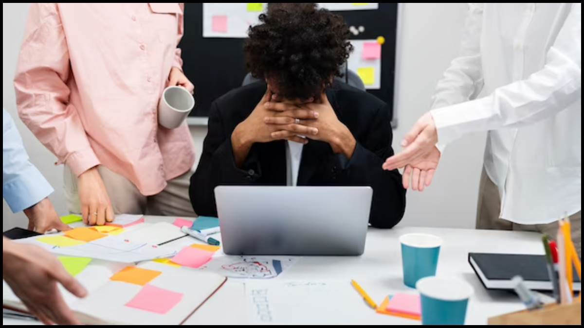 Workplace Etiquettes: वर्कप्लेस पर की गई ये गलतियां आपके प्रमोशन पर ...