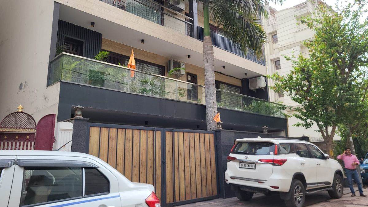 दिल्ली-एनसीआर में ED का एक्शन, AAP नेता दीपक सिंगला के घर सहित कई ...