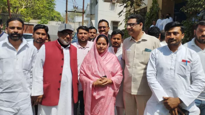 Lok Sabha Election 2024: यूपी की इस हाईप्राेफाइल सीट पर सपा के कई ...