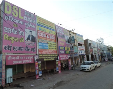 डीसी बोले : कोचिग सेंटर संचालक सात दिन में लें एनओसी, फिर होगी कार्रवाई