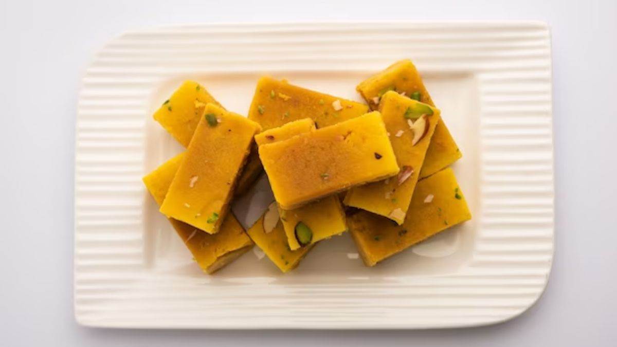 Mango Barfi Recipe: मीठा खाने के हैं शौकीन, तो गर्मियों में उठाएं मैंगो ...