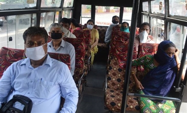 तीन माह बाद भी सड़कों पर उतरीं बहुत कम मिनी बसें - Even after three ...