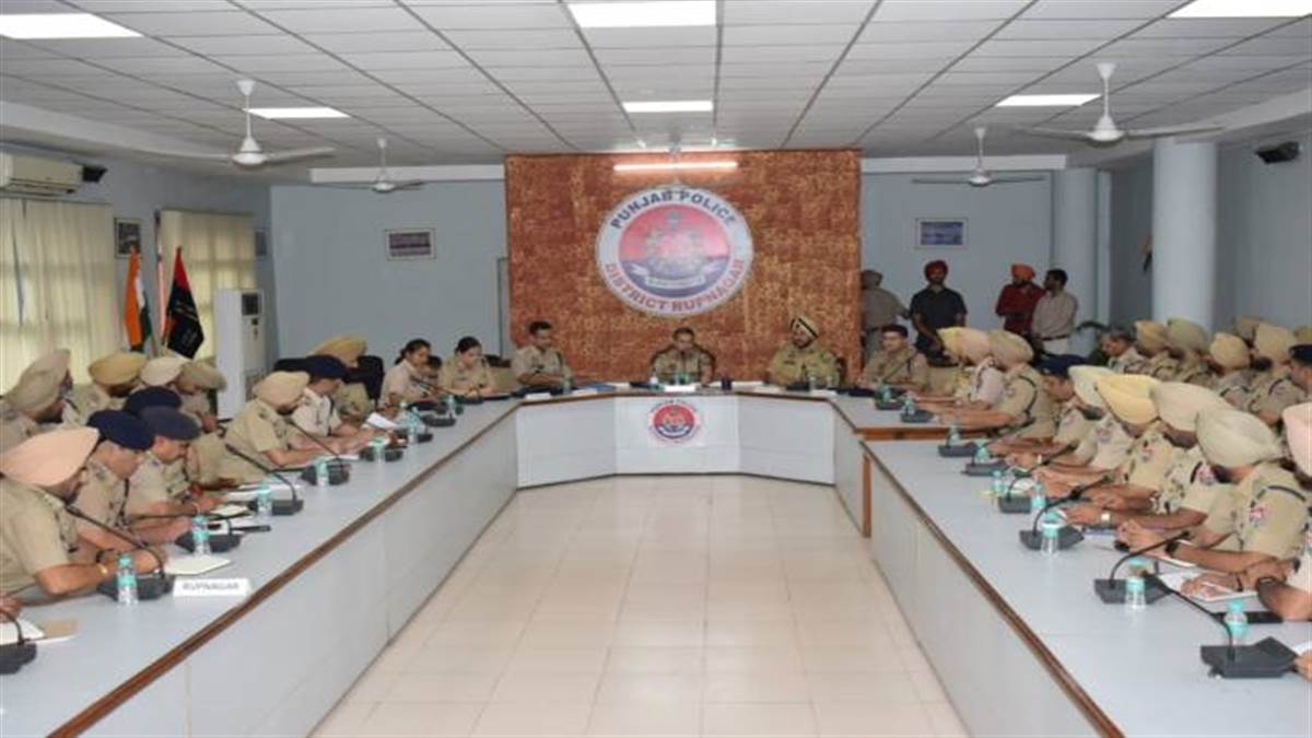 बेहतर काम पर सम्मान, बुरे पर होगा एक्शन: डीजीपी - DIG took meeting with ...