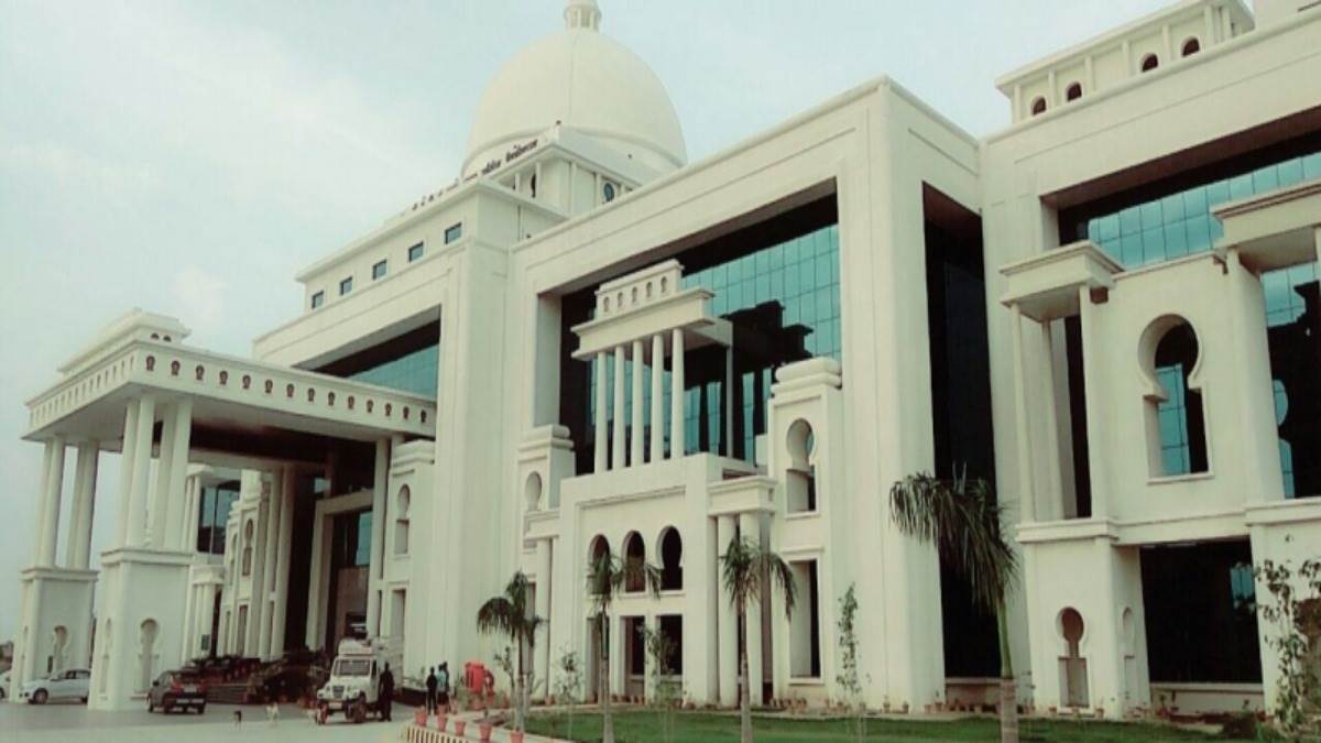 Lucknow News: अब हिंदी में भी कर सकेंगे इंजीनियरिंग की पढ़ाई, AKTU में ...