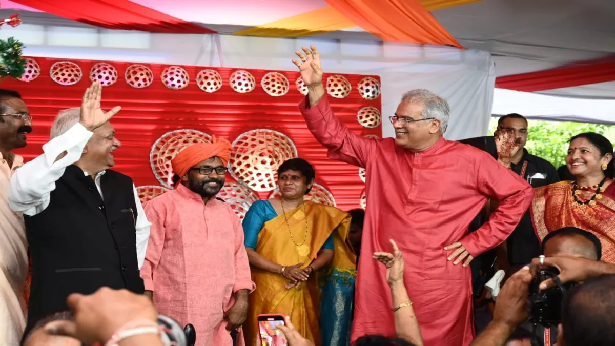 Chhattisgarh: सीएम निवास में मना तीजा पोरा तिहार, भूपेश बघेल ने भी किया पारंपरिक नृत्य - Tija ...