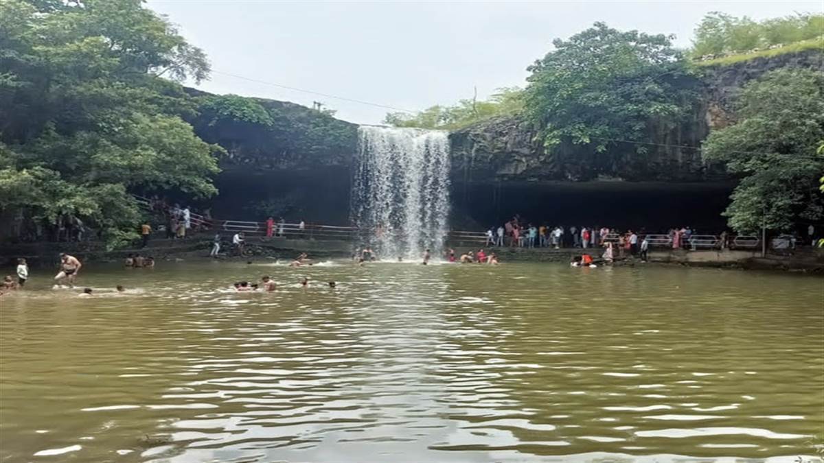 Ganga Mahadev Indore: पर्यटकों को लुभा रहा है इंदौर का 'गंगा महादेव ...