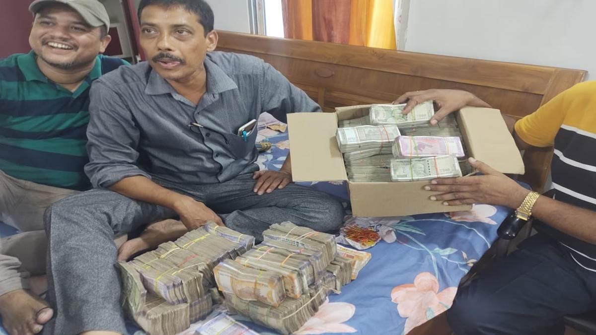 बिहार: ग्रामीण कार्य विभाग के एग्जीक्यूटिव इंजीनियर के ठिकानों पर छापे ...