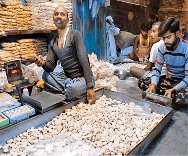 Political Freebies: असली से अलग है राजनीतिक रेवड़ी का स्वाद, पढ़ें ...