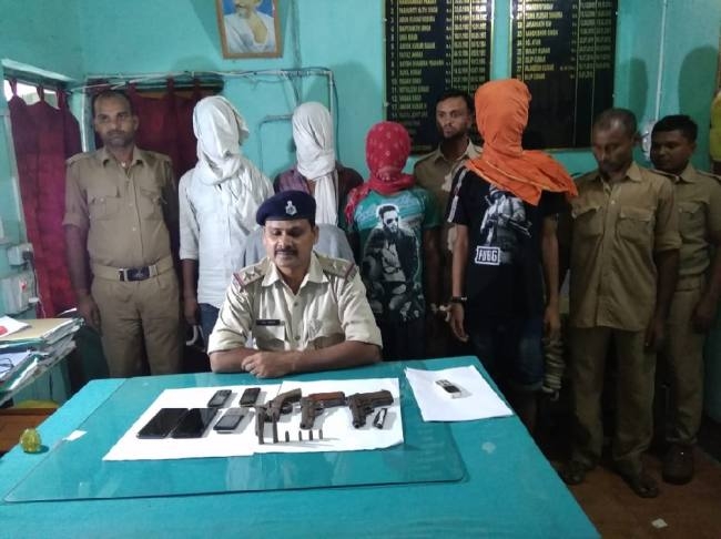 गोरौल में डॉक्टर की हत्या में शामिल तीन अपराधियों सहित चार गिरफ्तार ...