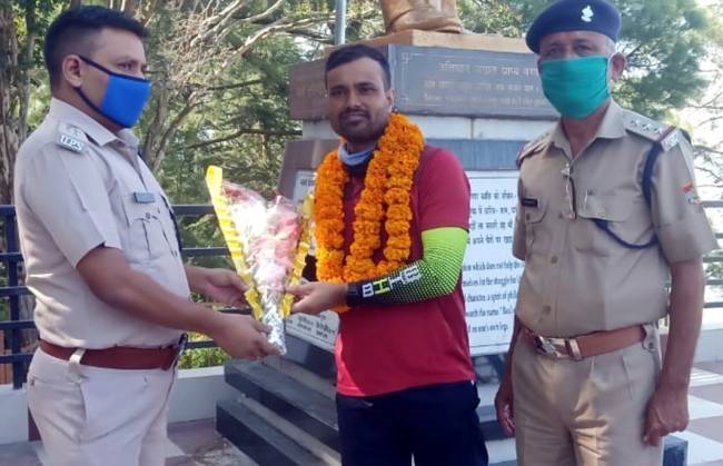 फिट इंडिया का संदेश ले पहाड़ पहुंचा जांबाज - The message reached by ...