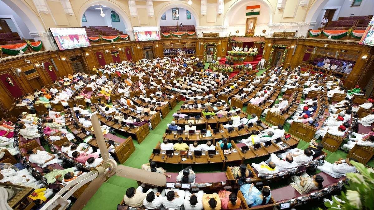 UP Assembly Session 2022:: जली ‘मशाल’ तो फिर सुलगा ‘आधी आबादी’ का सवाल ...