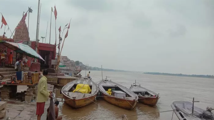 Varanasi Weather Update : बदले हवा के रुख ने बढ़ाई बादलों की आवाजाही ...