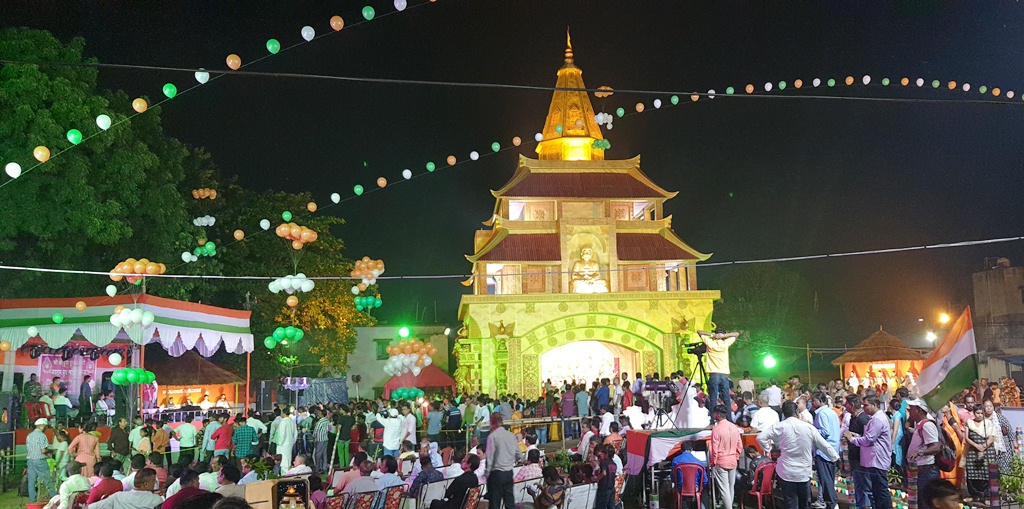 Jamshedpur News : आदित्यपुर में मलखान सिंह के पूजा पंडाल के उद्घाटन के ...