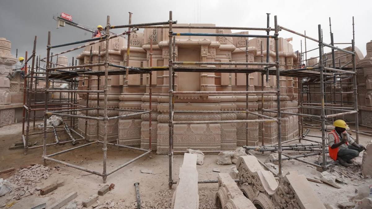 Ram Mandir: गर्भगृह के ऊपर 161 फीट ऊंचा मुख्य शिखर ले रहा आकार, 4 को तय ...